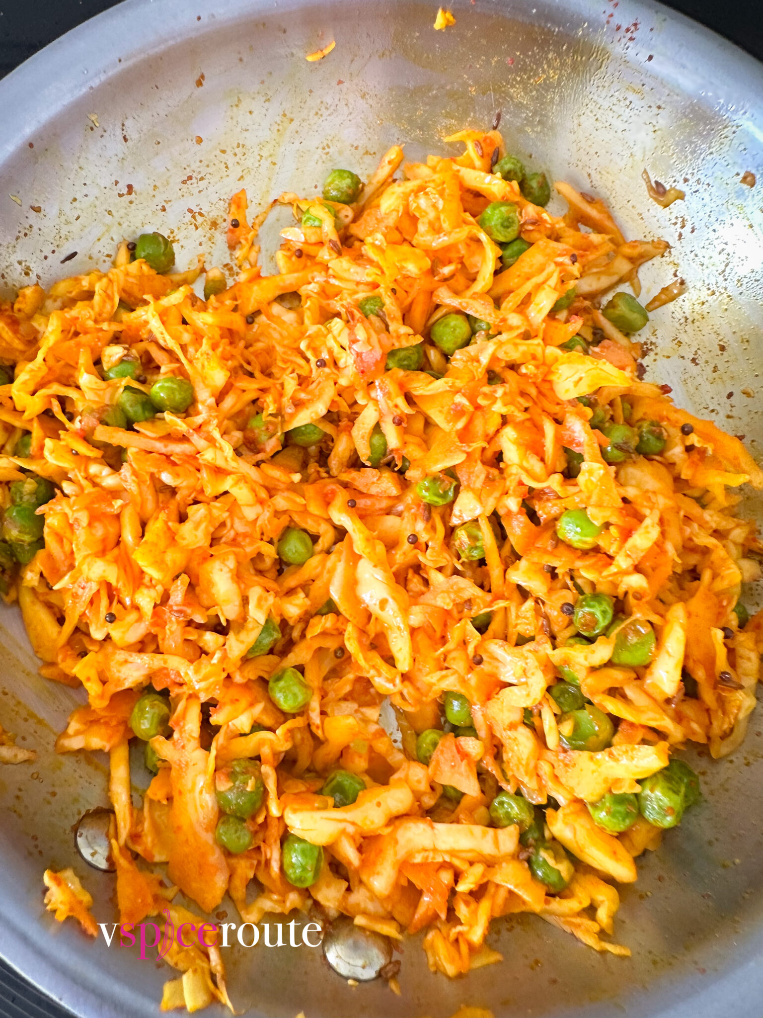Kobi Vatana nu shaak | Dry Cabbage curry - vspiceroute