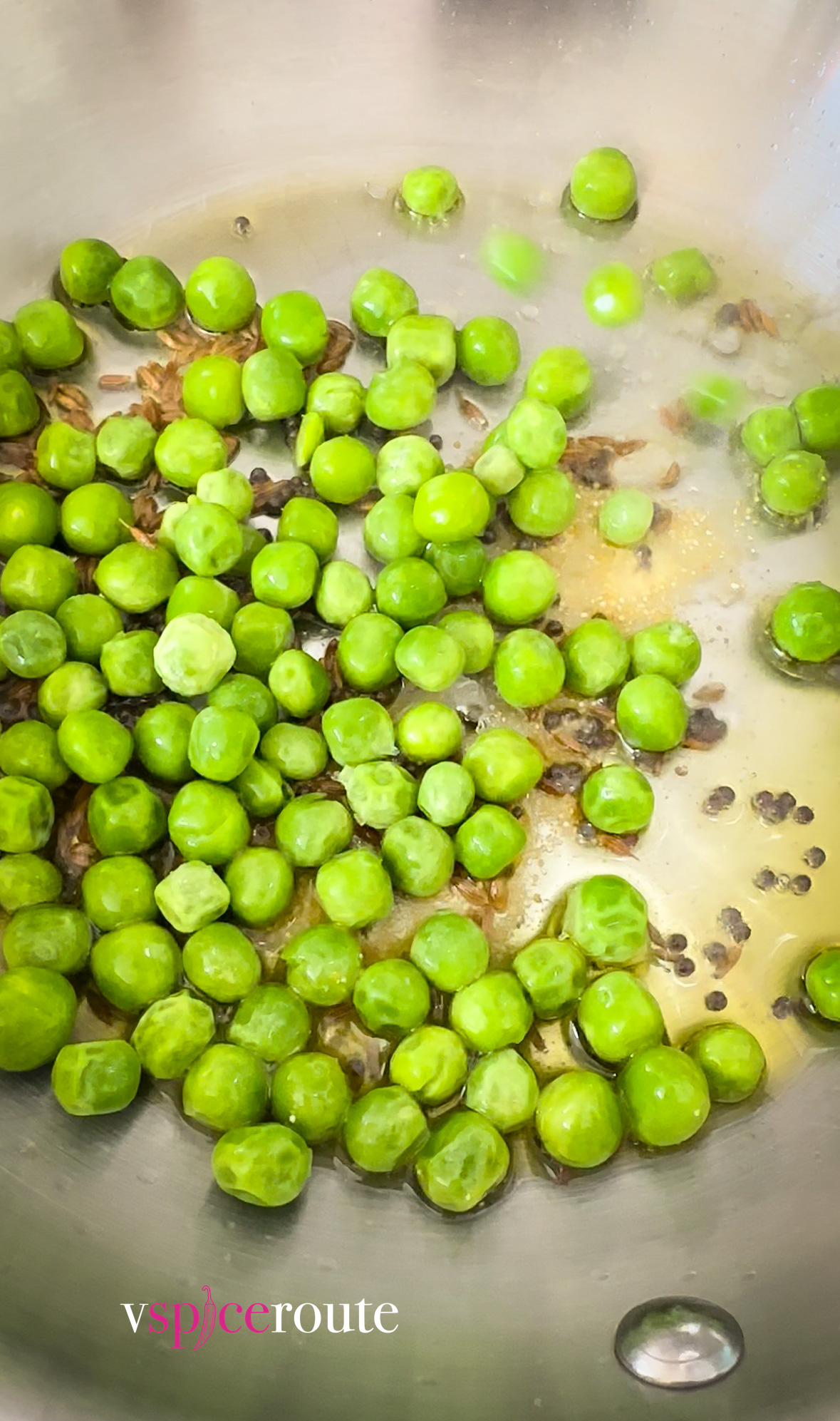 Kobi Vatana nu shaak | Dry Cabbage curry - vspiceroute